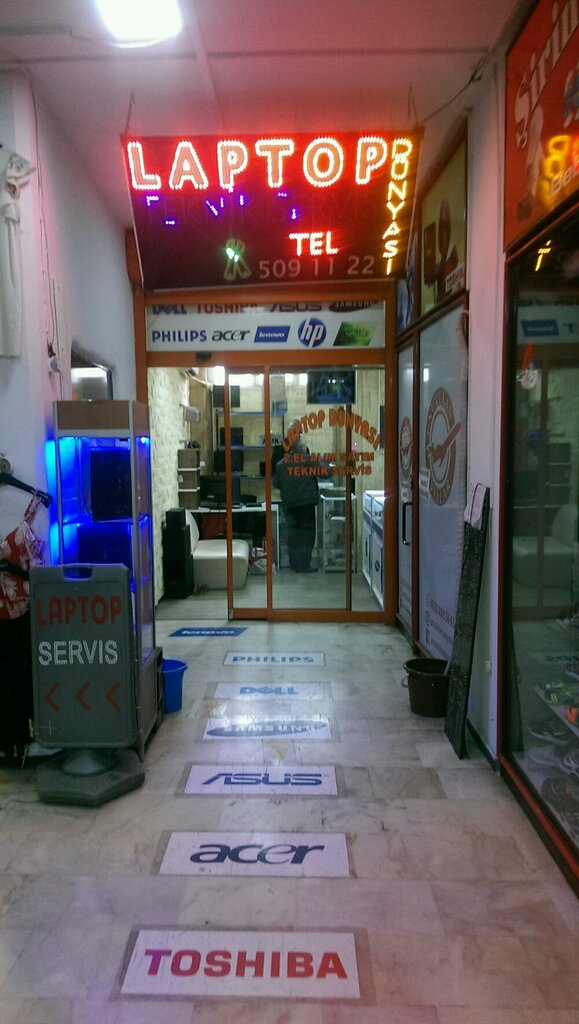 Bilgisayar ve ekipman toptancıları Laptop Dünyası, İstanbul, foto