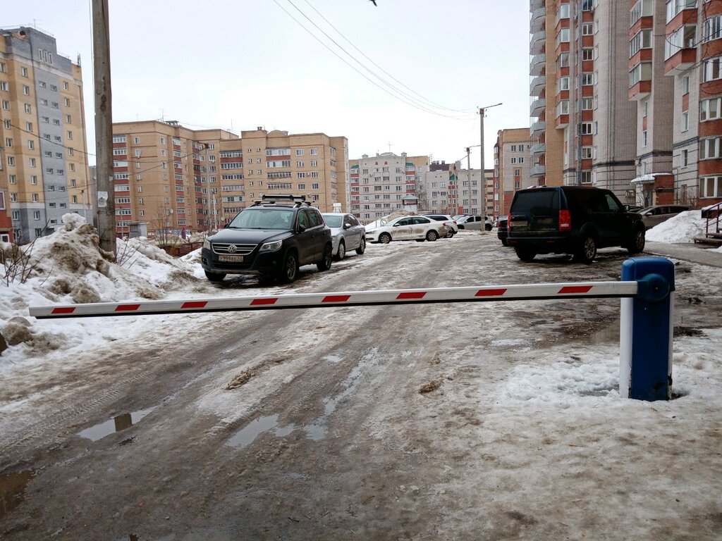 Otoparklar Car park, Kirov, foto
