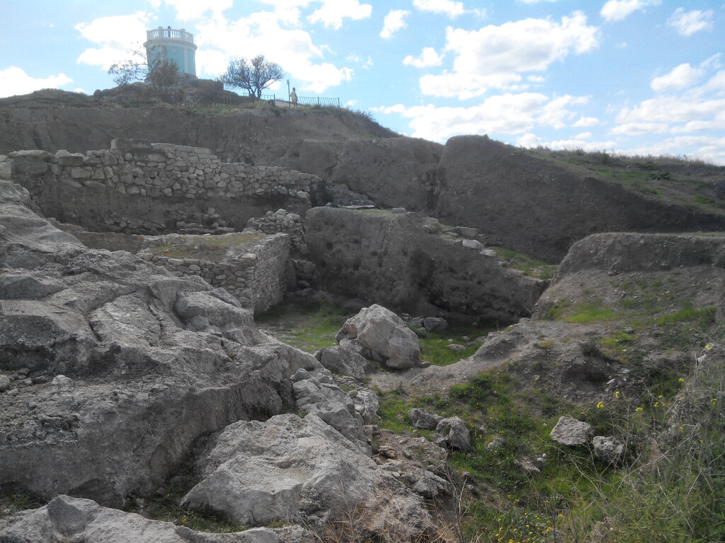 Turistik yerler Археологический раскоп Новый Верхний Митридатский, Kerç, foto