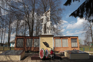 Воинское кладбище советских воинов (Kaluga Region, Kirovskiy rayon, selskoye poseleniye Verkhnyaya Pesochnya, derevnya Verkhnyaya Pesochnya), anıt, heykel  Kalujskaya oblastından