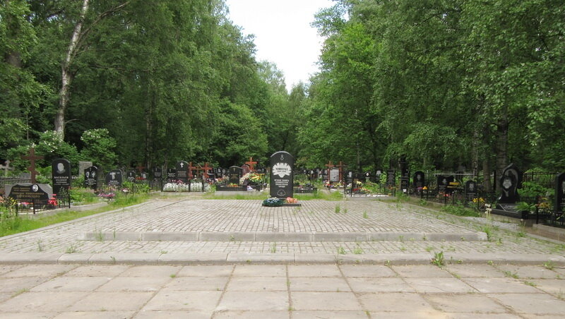 Anıt, heykel Братская могила умерших в военно-морском госпитале № 2, Saint‑Petersburg, foto