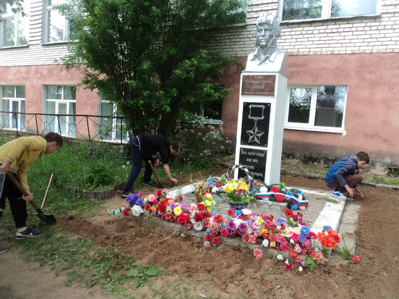 Anıt, heykel Герою Советского Союза Аверину Н.С., Vologodskaya oblastı, foto