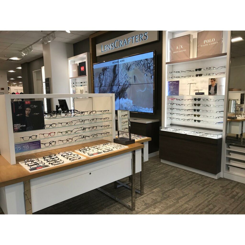Giyim mağazası LensCrafters at Macy's, Lexington, foto