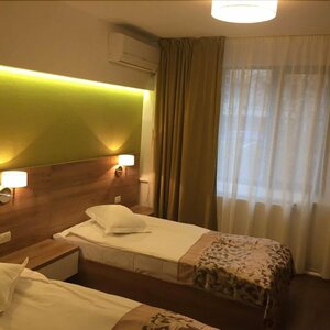 Ceramica Hotel (Iași, Iași, Bulevardul Tudor Vladimirescu), otel  Jassy'den