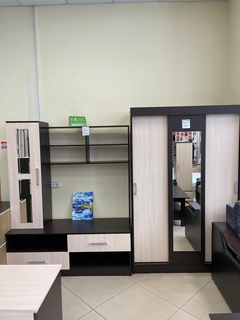 Mobilya mağazaları Lesti, Chernyahovsk, foto