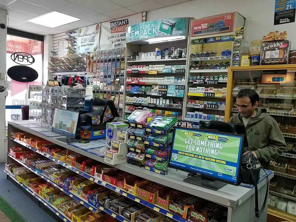 Tütün, sigara mağazaları Handy Liquor, Massachusetts, foto