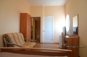 Volna Lazarevskoye (Pobedy Street No:179, Lazarevskoe Residential District, Sochi), otel  Soçi'den