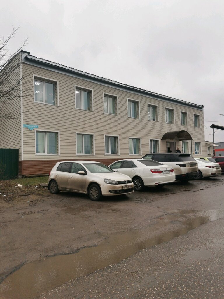 Yediemin otoparkları Shtrafstoyanka avtomobiley ot Upravleniya Gibdd Umvd Rossii po Tverskoy oblasti, Tver, foto