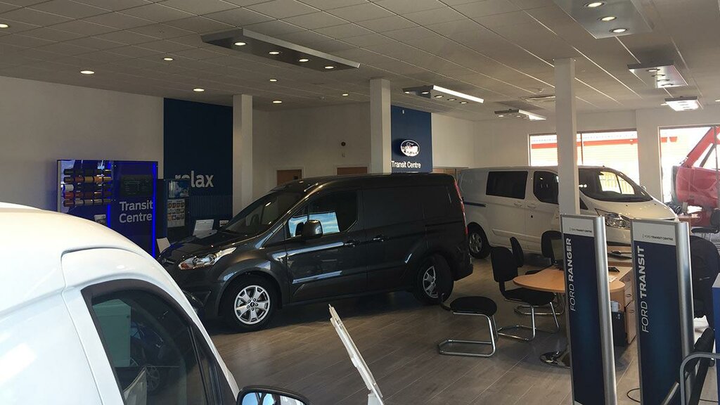 Otomobil satış galerileri Ford Transit Centre Bretton, Galler, foto