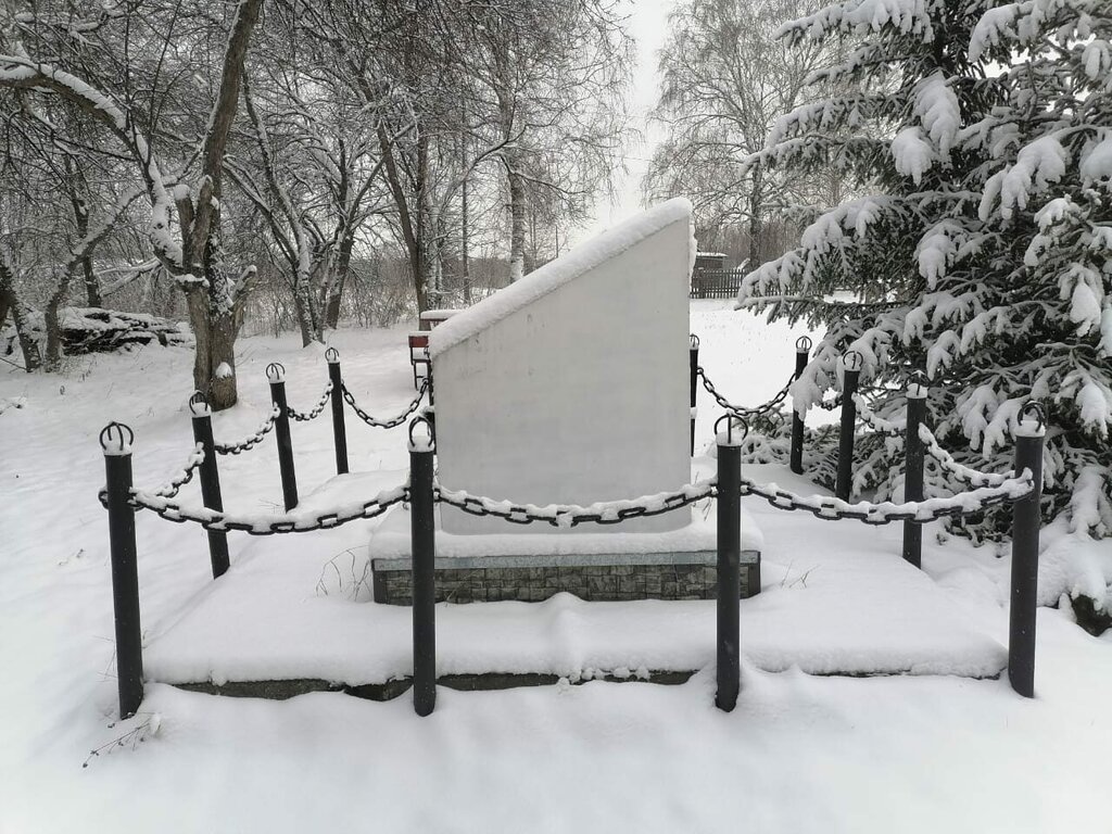 Anıt, heykel Обелиск воинам-землякам, павшим в Великой Отечественной войне, Sverdlovskaya oblastı, foto