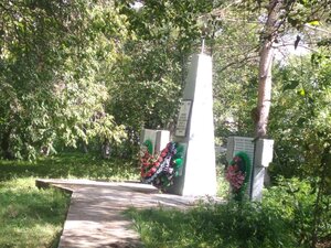 Павшим воинам Великой Отечественной войны (Republic of Khakassia, Tashtypskiy District, selo Nizhniye Siry, Sovetskaya ulitsa), anıt, heykel  Hakasya'dan