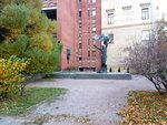 Сотрудникам Лэти, погибшим в ВОВ (Professora Popova Street No:5Ф), anıt, heykel  Saint‑Petersburg'dan