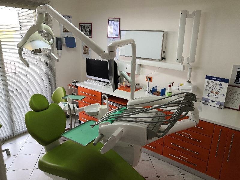 Özel ağız ve diş sağlığı klinikleri ve muayenehaneleri Studio Dentistico Dott. Salvatore Giunta, Sicilya, foto