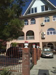 Гостевой дом София (Primorskaya ulitsa No:12, selo Olginka), otel  Krasnodarski krayından