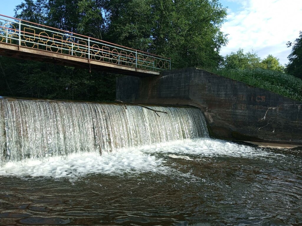 Turistik yerler Водосброс, Boksitogorsk, foto