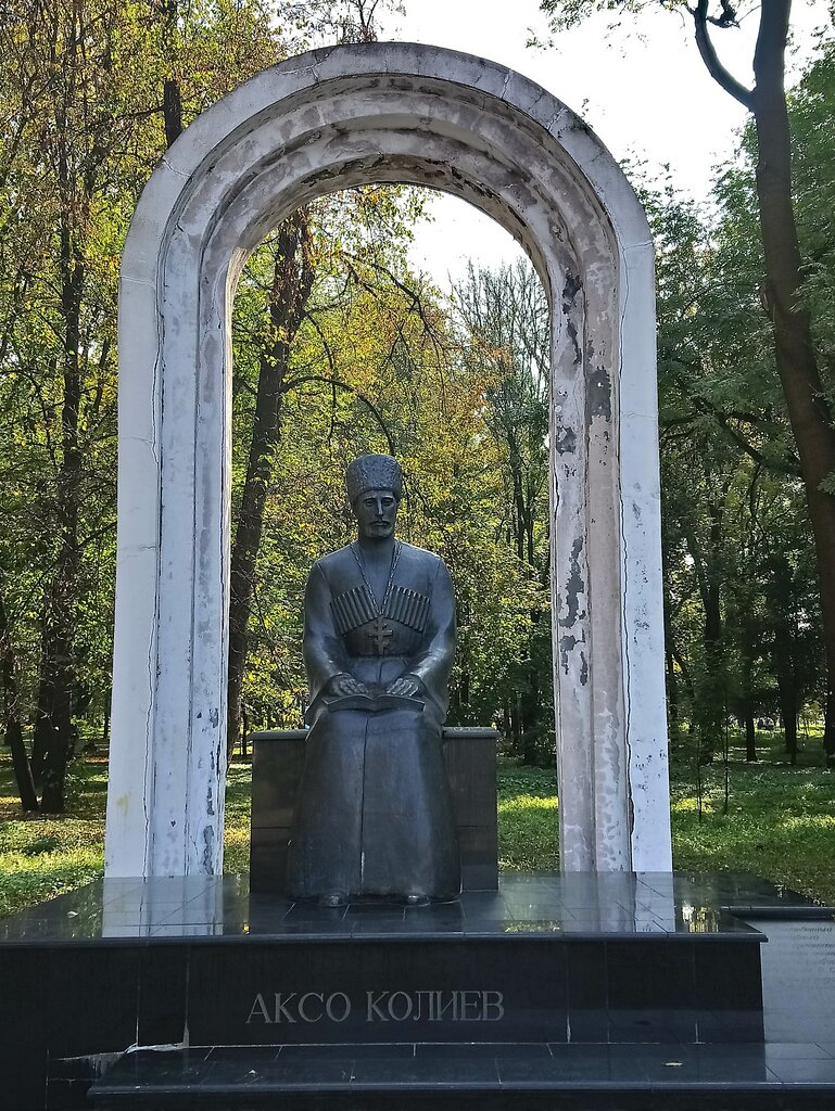 Anıt, heykel А. Колиев, Vladikavkaz, foto