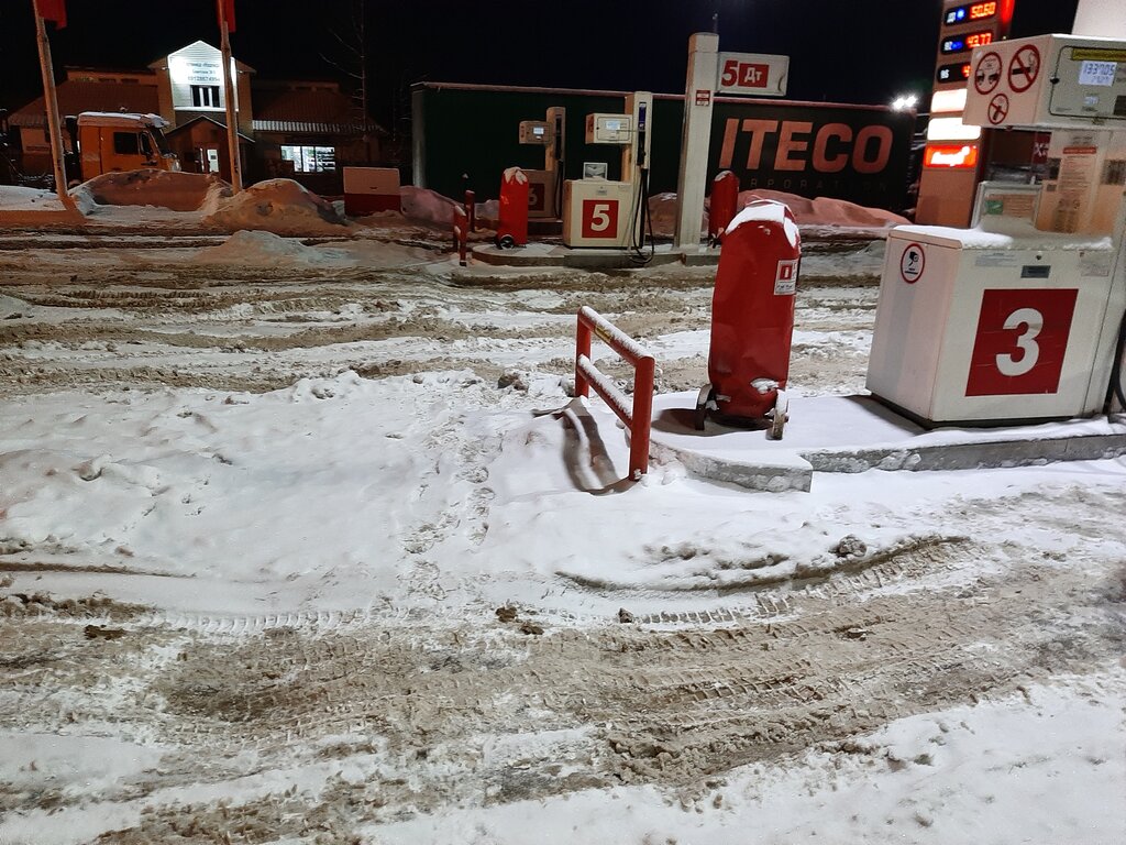 Benzin istasyonu Lukojl, Komi, foto