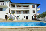 White House (Autonomous Republic of Abkhazia, Sukhum Highway, 47Б), otel  Abhazya'dan