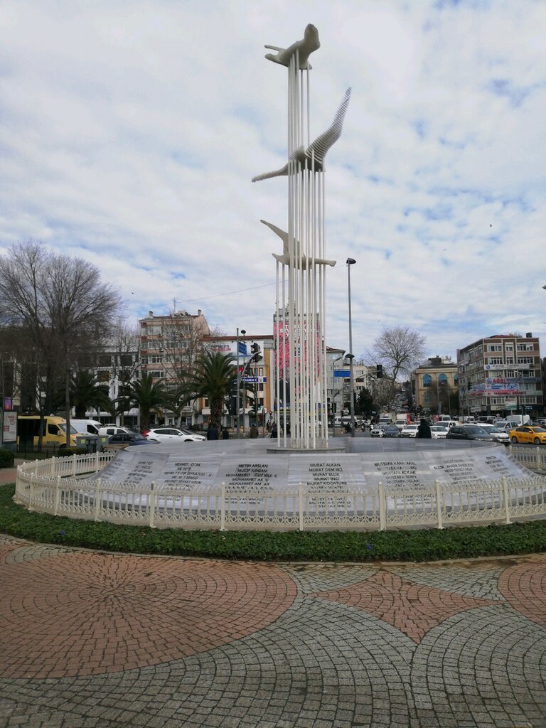 Anıt, heykel Şehitler Bulvarı, İstanbul, foto