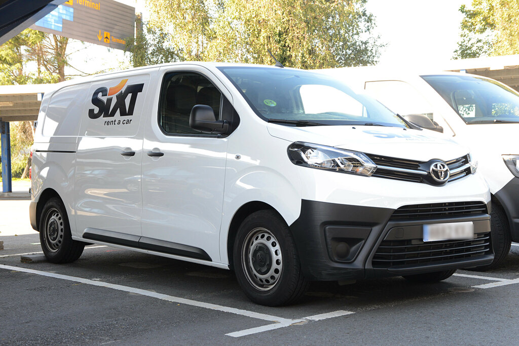 Kamyon ve ağır vasıta satış ve servis firmaları Sixt Alquiler De Coches Aeropuerto La Coruña -, Galisya, foto