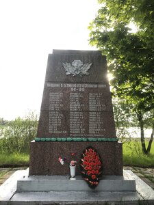 Павшим в Великой Отечественной войне (Leningrad Region, Slantsevskiy District, Zagrivskoye selskoye poseleniye, derevnya Skamya), anıt, heykel  Saint‑Petersburg ve Leningradskaya oblastından