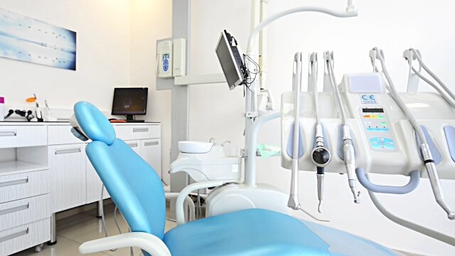 Özel ağız ve diş sağlığı klinikleri ve muayenehaneleri Ferrari Dr. Giovanni Studio Medico Dentistico, Lombardiya, foto