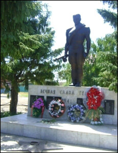 Воинам-землякам, погибшим в годы Великой Отечественной войны (Saratov Region, Yershovskiy District, Novaya Krasnyanka Village, Bratislavskaya Street), anıt, heykel  Saratovskaya oblastından