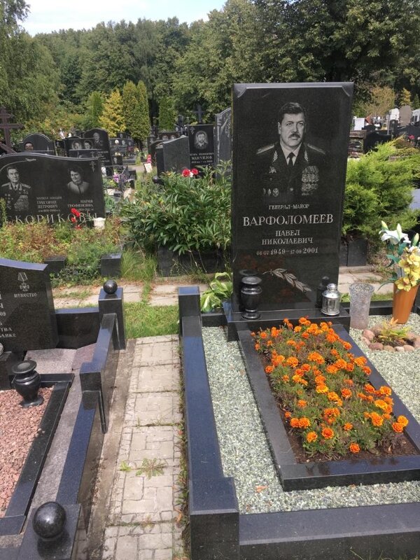 Anıt, heykel Могила Варфоломеева Павла Николаевича 1949-2001, Moskova, foto