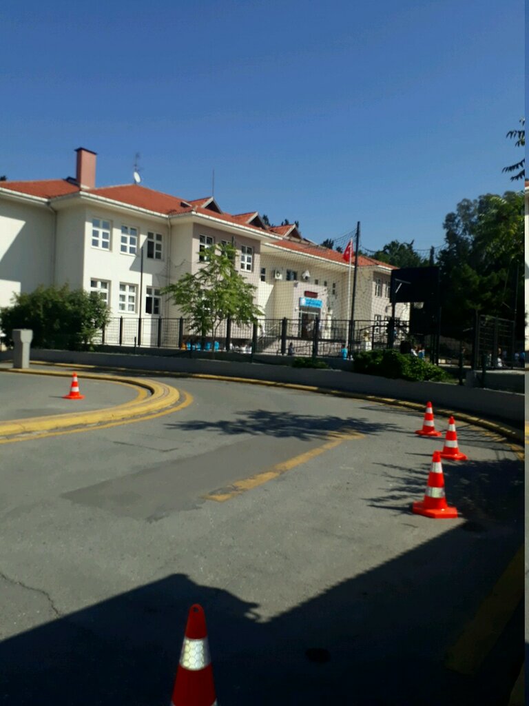 Ortaokul Capitol Ortaokulu, İstanbul, foto
