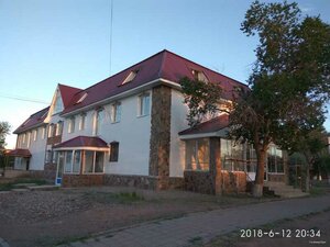 Hotel Prio (Kısýnko kóshesi No:5/1), otel  Prioziorsk'tan