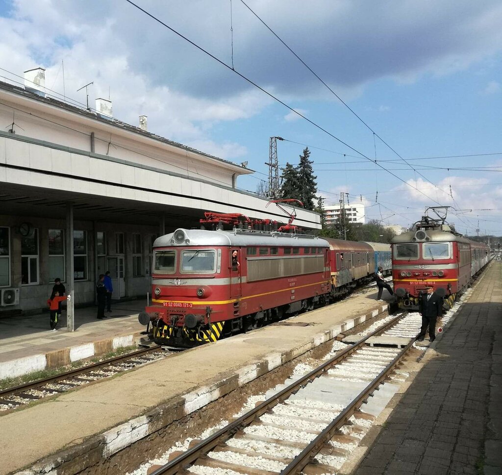 Tren istasyonu Мездра, İvraça (Vratsa), foto