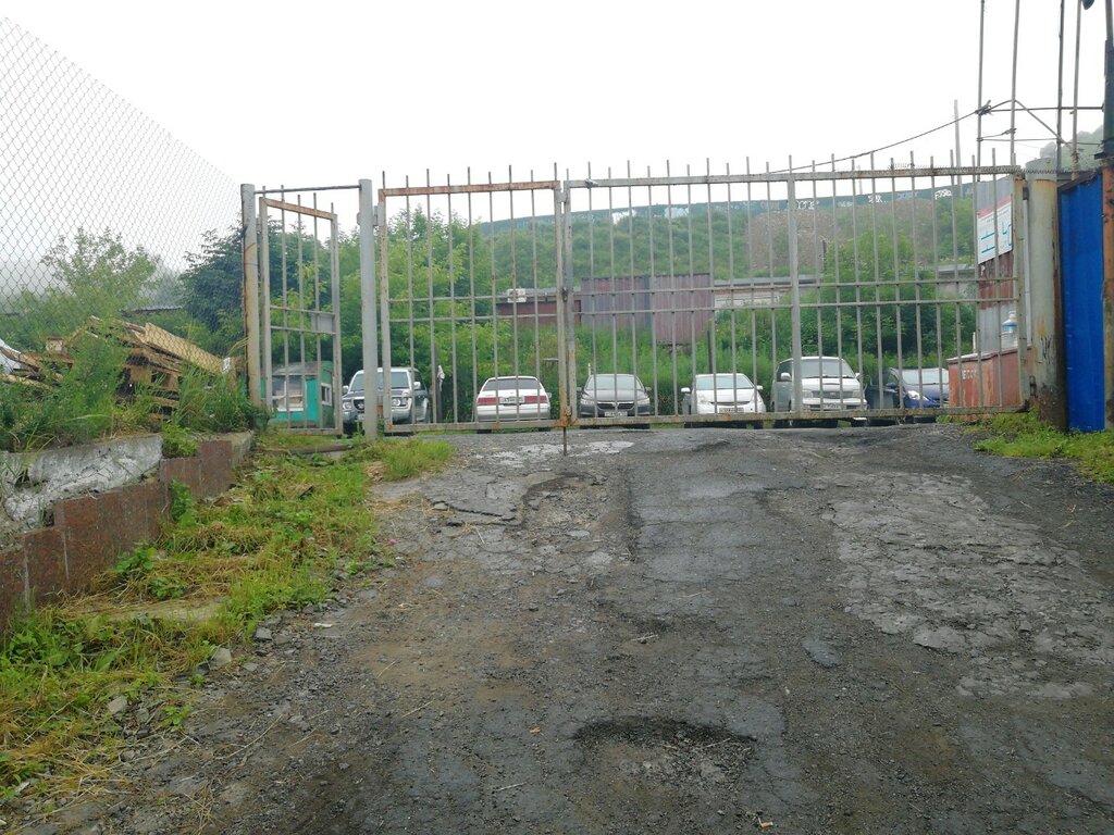 Otoparklar Avtostoyanka na ul. Zoi Kosmodemyanskoy, Vladivostok, foto