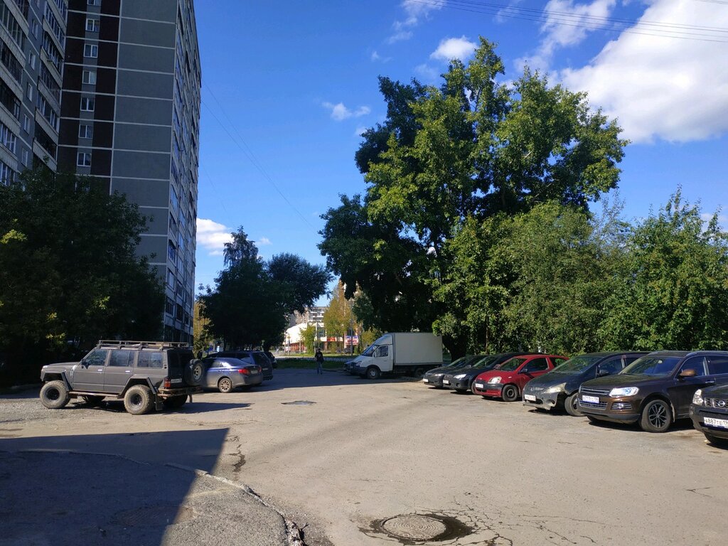 Otoparklar Parking lot, Yekaterinburg, foto