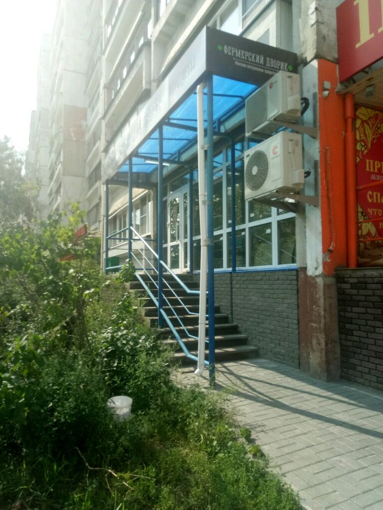 Kanatlı hayvan ürünleri ve yumurta Fermerskiy dvorik, Nijni Novgorod, foto