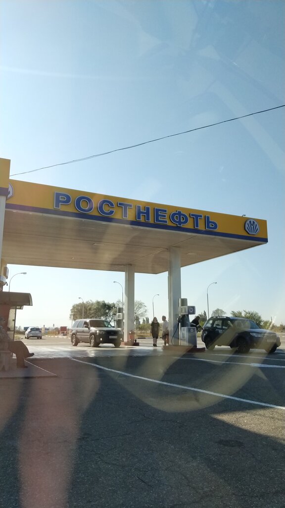 Benzin istasyonu Rostneft, Krasnodarski krayı, foto