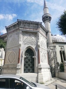 Fuat Paşa Cami (İstanbul, Fatih, Binbirdirek Mah., Klod Farer Cad., 28), cami  İstanbul'dan