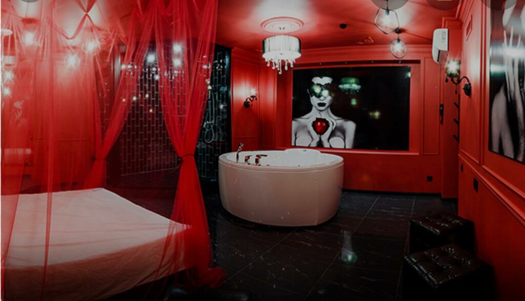 Erotik masaj salonu Moulin Rouge, Çeliabinsk, foto
