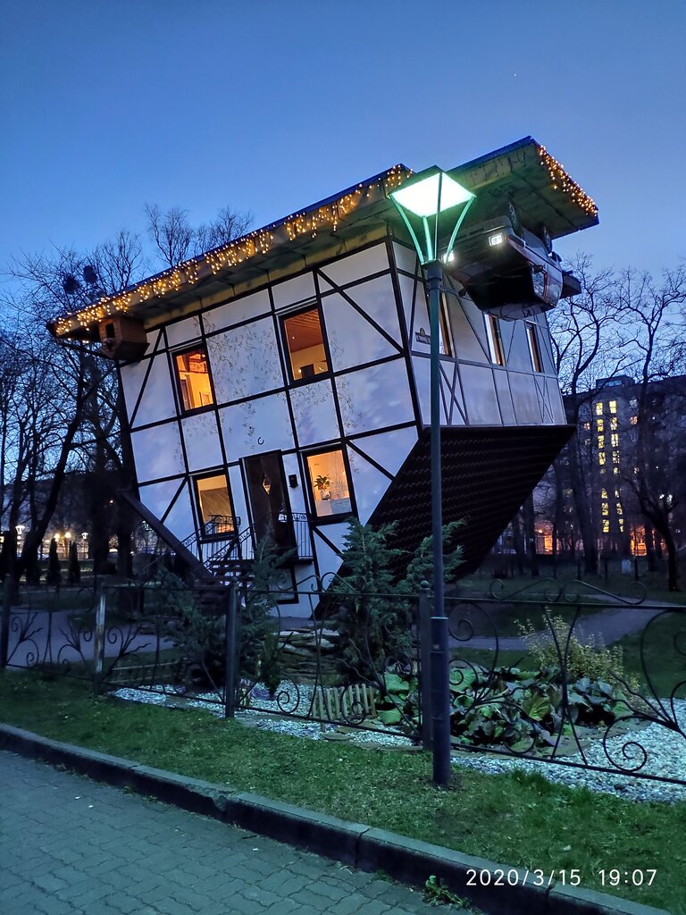 Atraksiyon Dom Vverh Dnom, Kaliningrad, foto