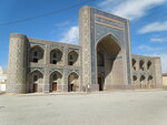 Abdullah Han medresesi (Bukhara), turistik yerler  Buhara'dan
