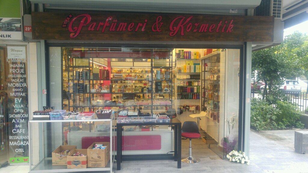 Kozmetik ve parfümeri mağazaları Eyvan Parfümeri & Kozmetik, İstanbul, foto
