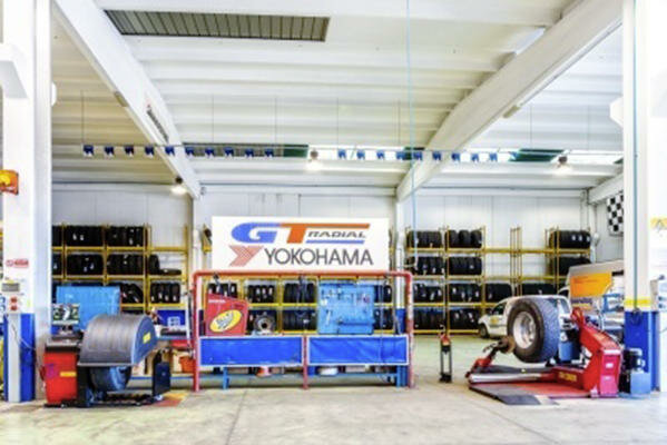 i̇nşaat malzemeleri toptan Pneumatici Pneus Formula, Sardunya, foto
