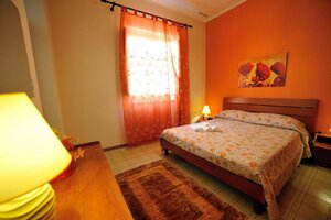 Casa Vacanze Terra Sinus (Sicily, Palermo, Terrasini), otel  Terrasini'den