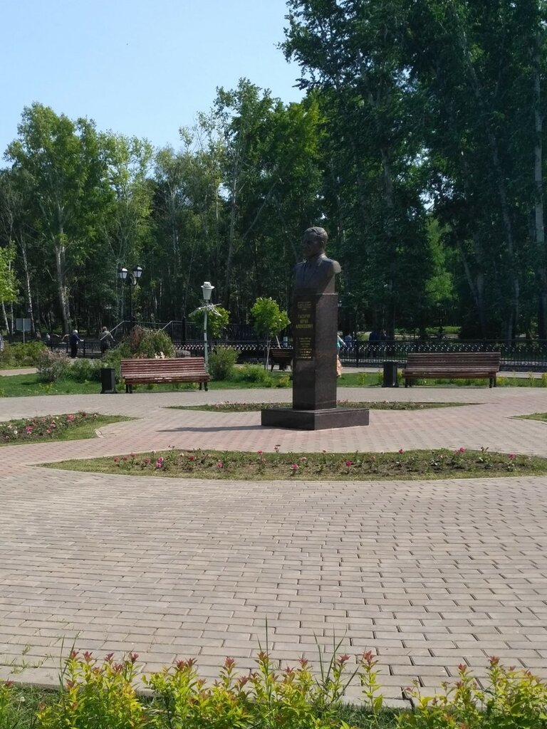 Anıt, heykel Ю.А. Гагарин, Oktiabrski, foto