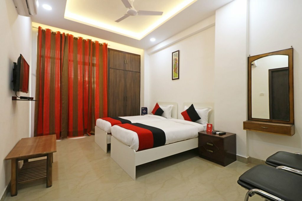 Otel Oyo 8205 Hotel Petals Inn, Noida, foto