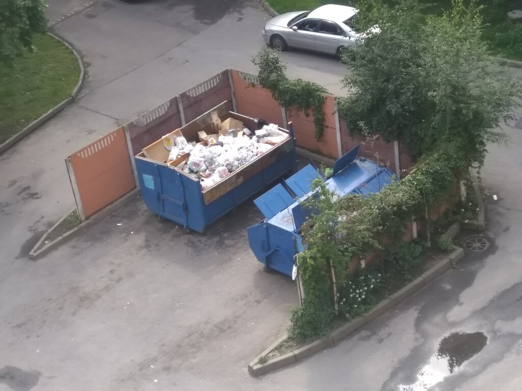 Çöp alanları Trash and garbage disposal area, Saint‑Petersburg, foto