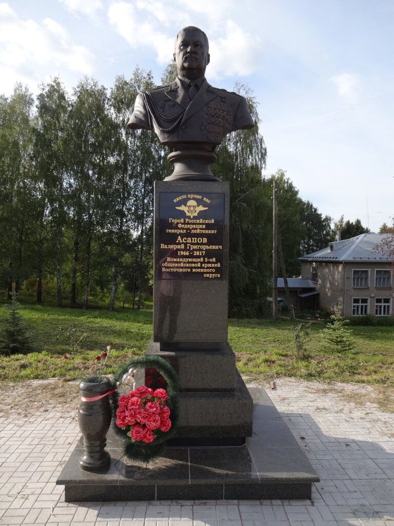 Anıt, heykel Слава павшим в боях за Родину, Kirovskaya oblastı, foto