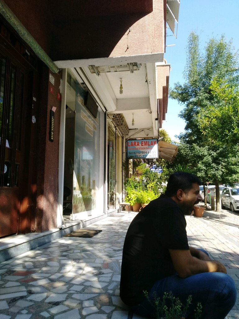 Emlak ofisi Lara Emlak, İstanbul, foto