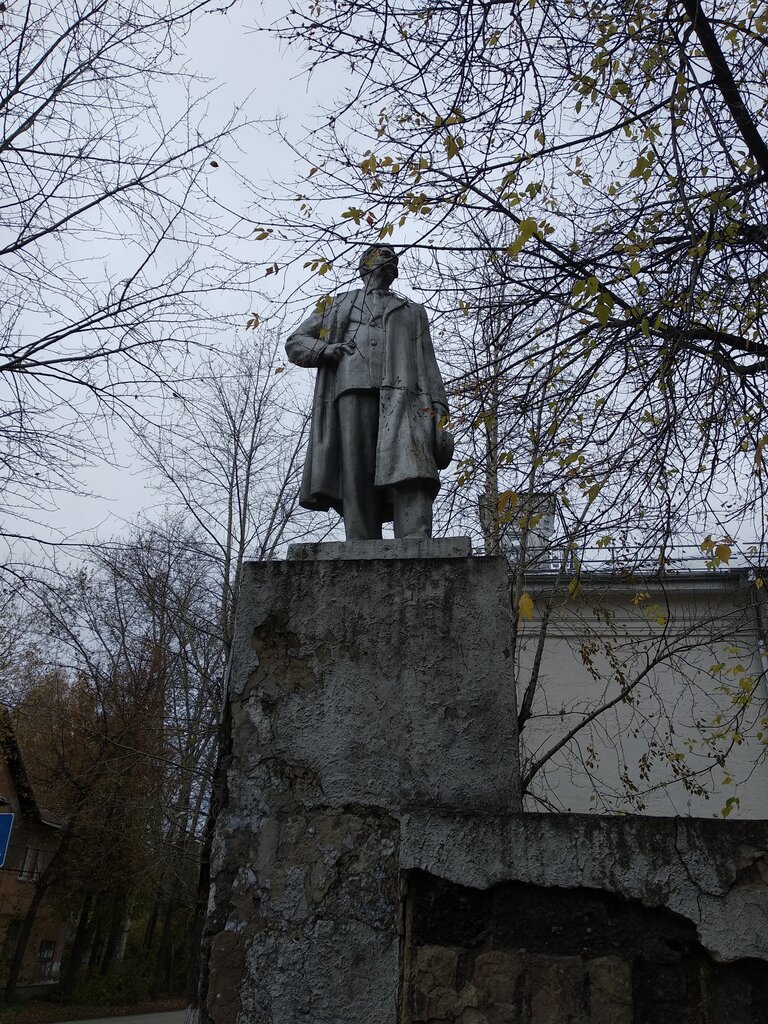 Park, sokak heykeli Памятник М. Горькому, Perm, foto