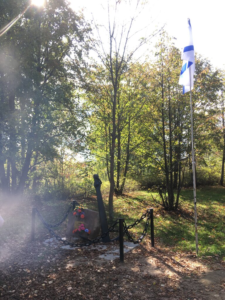 Anıt, heykel Воинам-морякам, Makaryev, foto