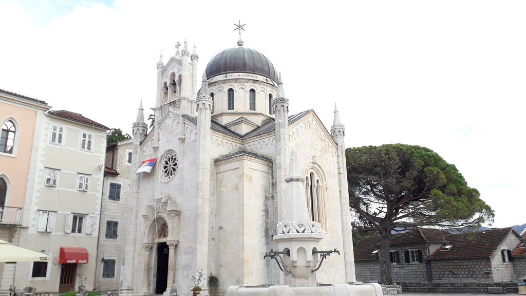 Ortodoks kiliseleri Церковь Святого Архангела Михаила, Herceg Novi, foto